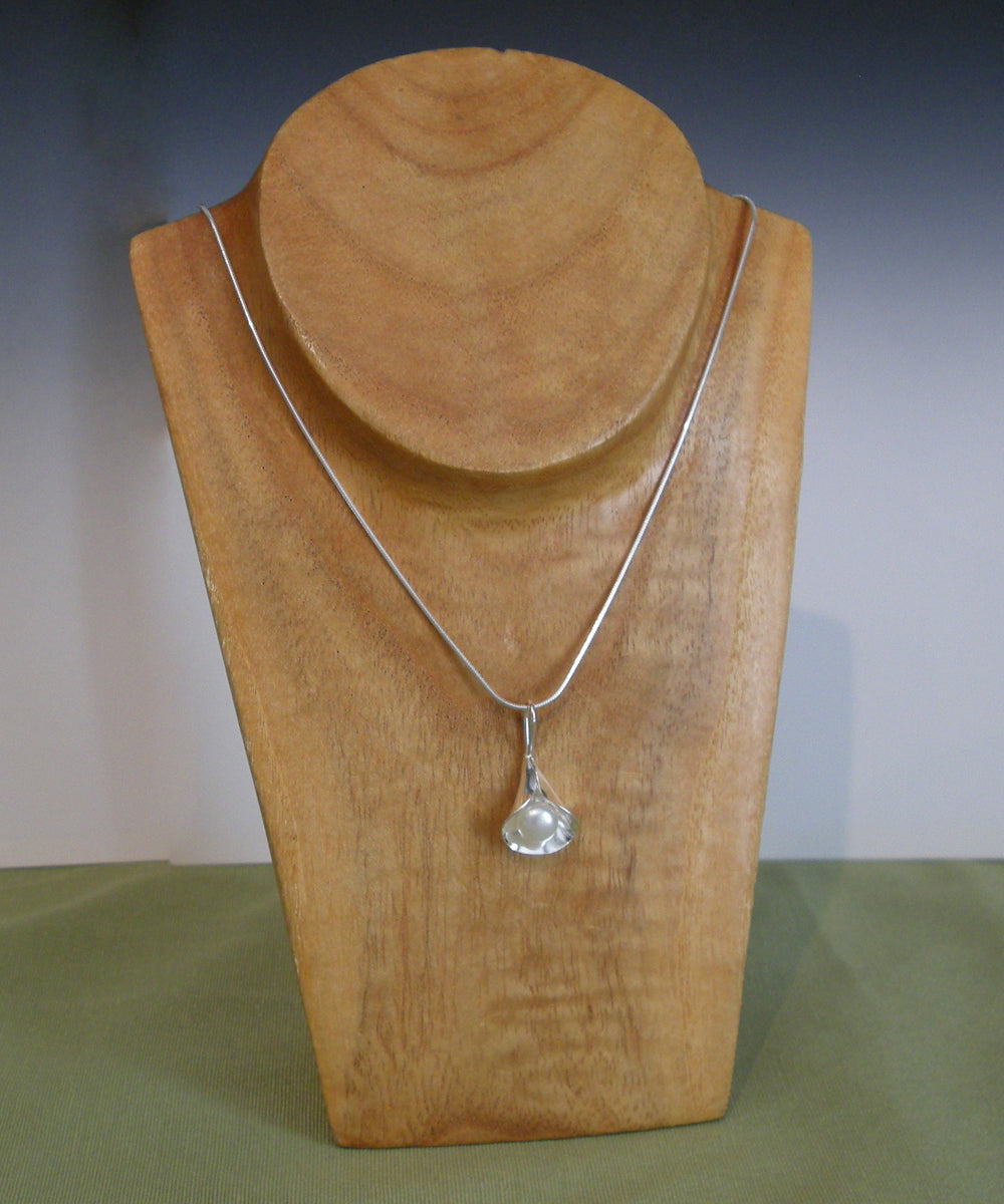 Calla Lilly (White Pearl) - Necklace – Shaffer Studio